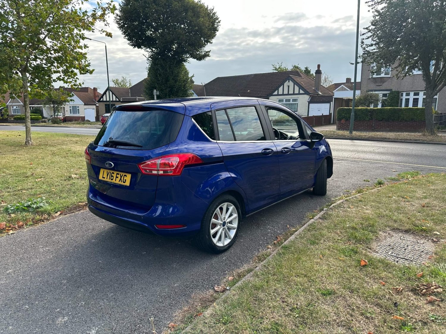 SOLD - Used FORD B-MAX 2016 Blue in Sidcup, Kent | Saunders Abbott